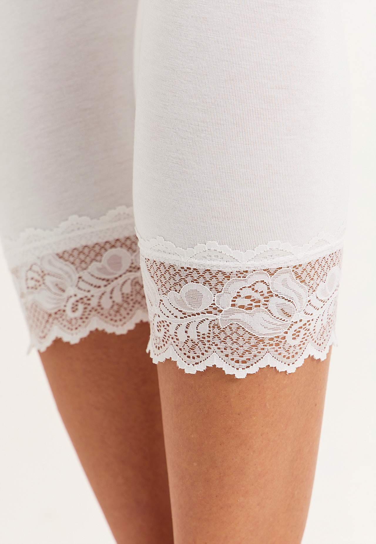 Capri leggings with lace | Cellbes